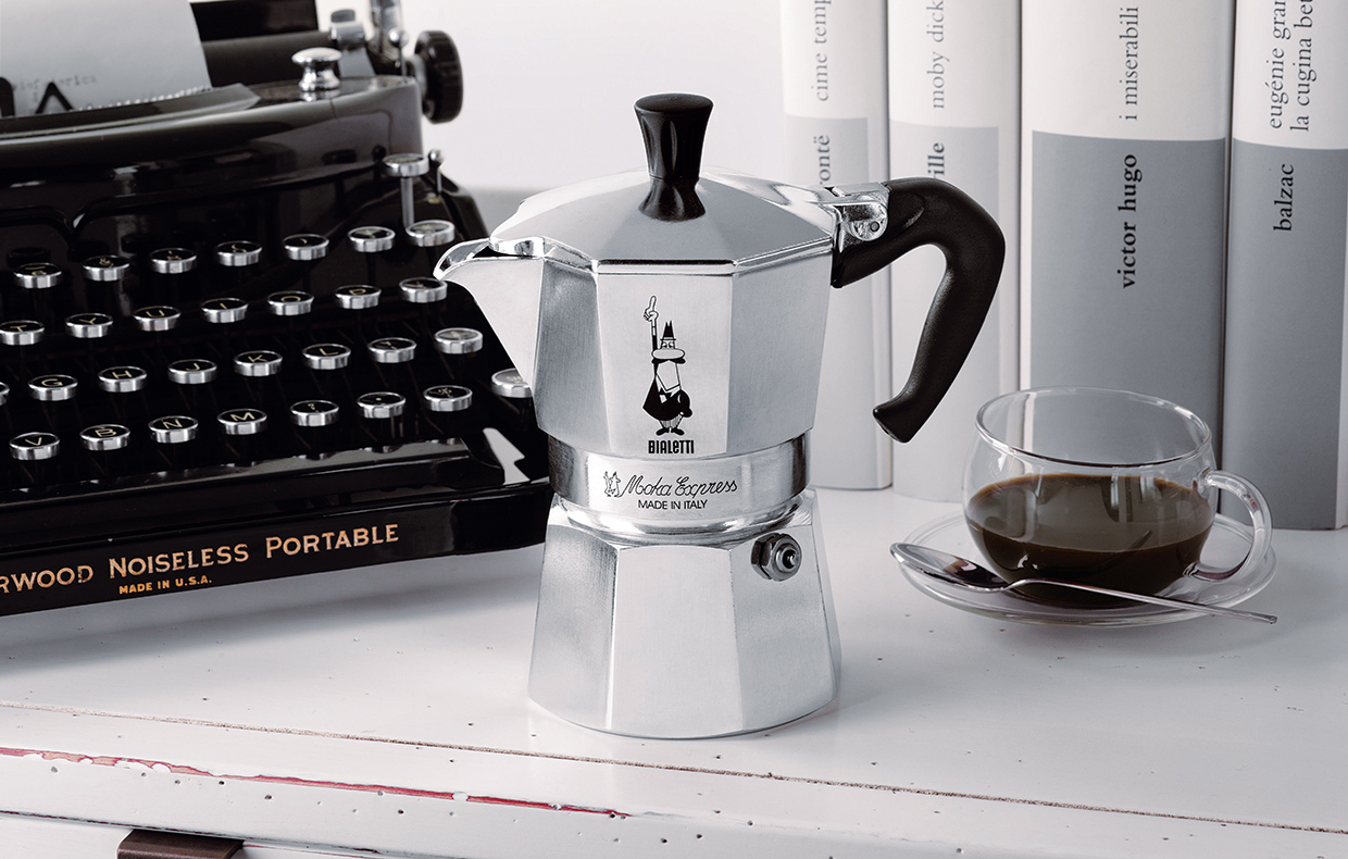Moka Bialetti: la storia della caffettiera icona del design - CasaFacile
