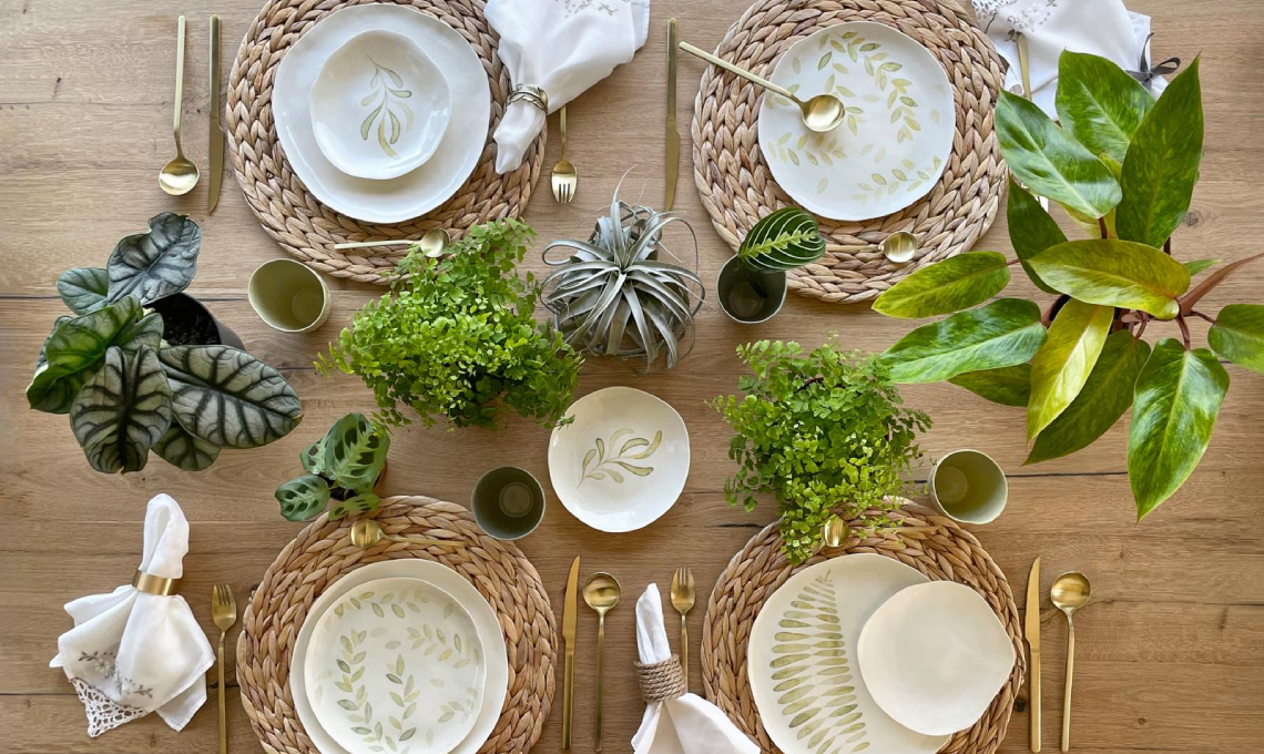 Come decorare la tavola con piante, fiori e talee - CasaFacile